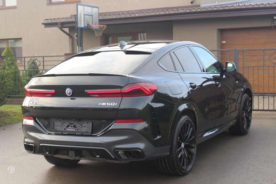 Black BMW X6 2023 in Vilnius, with an engine capacity of 4.40 L and mileage of 27 thousand km for 67000 €, photo 6 on AUTOMOTO.COM.LV