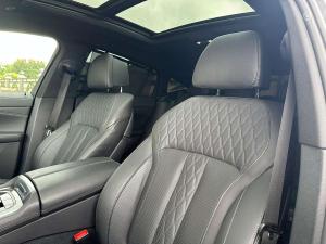 Black BMW X6 2023 in Vilnius, with an engine capacity of 4.40 L and mileage of 27 thousand km for 67000 €, photo 12 on AUTOMOTO.COM.LV
