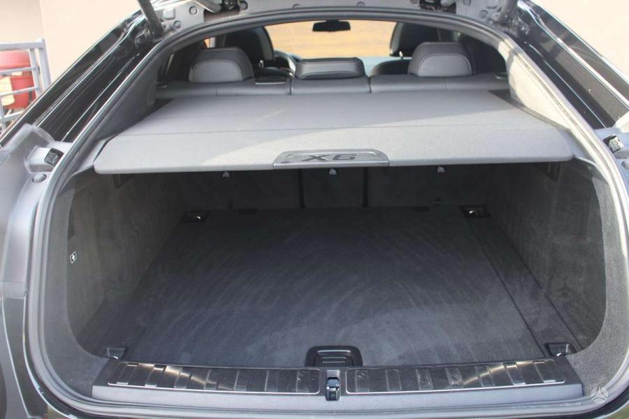 Black BMW X6 2023 in Vilnius, with an engine capacity of 4.40 L and mileage of 27 thousand km for 67000 €, photo 13 on AUTOMOTO.COM.LV