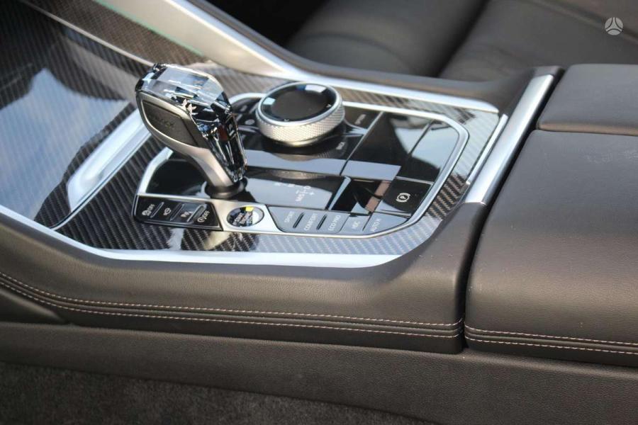 Black BMW X6 2023 in Vilnius, with an engine capacity of 4.40 L and mileage of 27 thousand km for 67000 €, photo 14 on AUTOMOTO.COM.LV