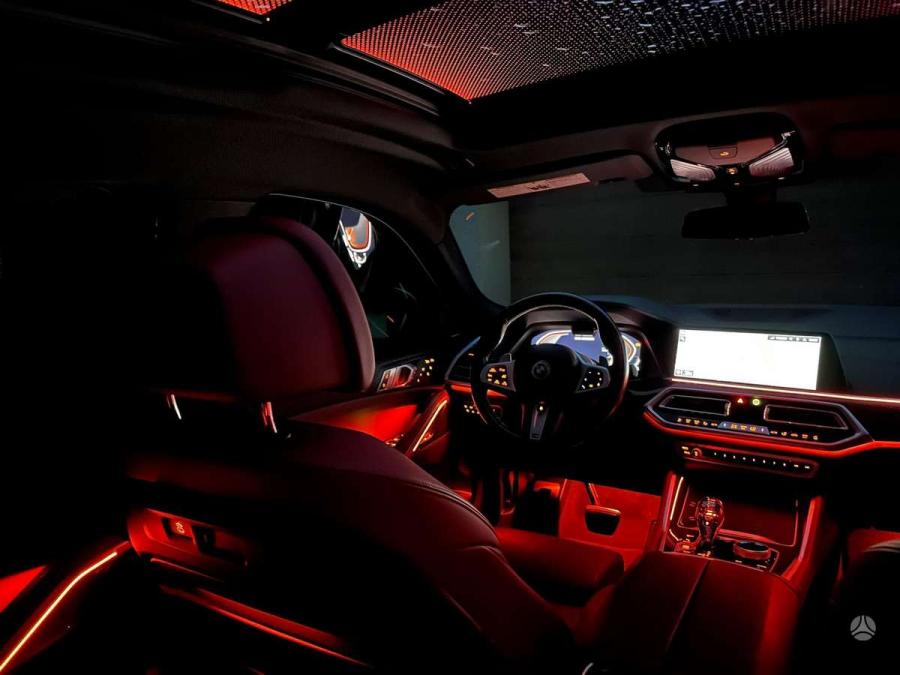 Black BMW X6 2023 in Vilnius, with an engine capacity of 4.40 L and mileage of 27 thousand km for 67000 €, photo 21 on AUTOMOTO.COM.LV