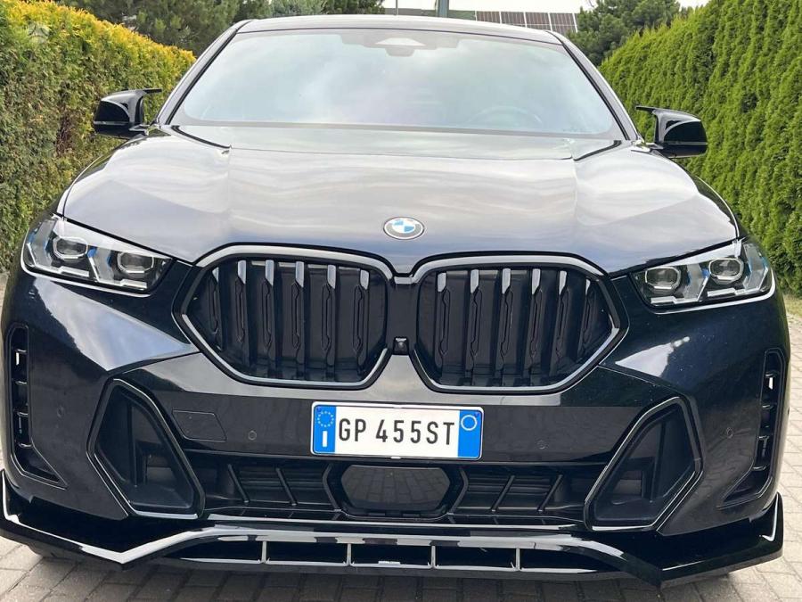 Black BMW X6 2023 in Vilnius, with an engine capacity of 3.00 L and mileage of 151 thousand km for 65000 €, photo 3 on AUTOMOTO.COM.LV