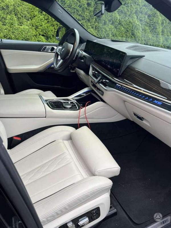 BMW X6 2023 Viļņa vietnē Melns BMW X6 2023 Viļņa, ar dzinēja tilpumu 3.00 L un nobraukumu 151 tūkst. km par 65000 €, foto 6 vietnē AUTOMOTO.COM.LV