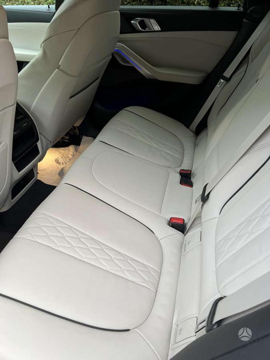 Black BMW X6 2023 in Vilnius, with an engine capacity of 3.00 L and mileage of 151 thousand km for 65000 €, photo 9 on AUTOMOTO.COM.LV