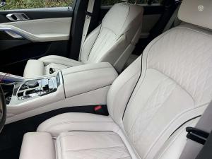 Black BMW X6 2023 in Vilnius, with an engine capacity of 3.00 L and mileage of 151 thousand km for 65000 €, photo 11 on AUTOMOTO.COM.LV