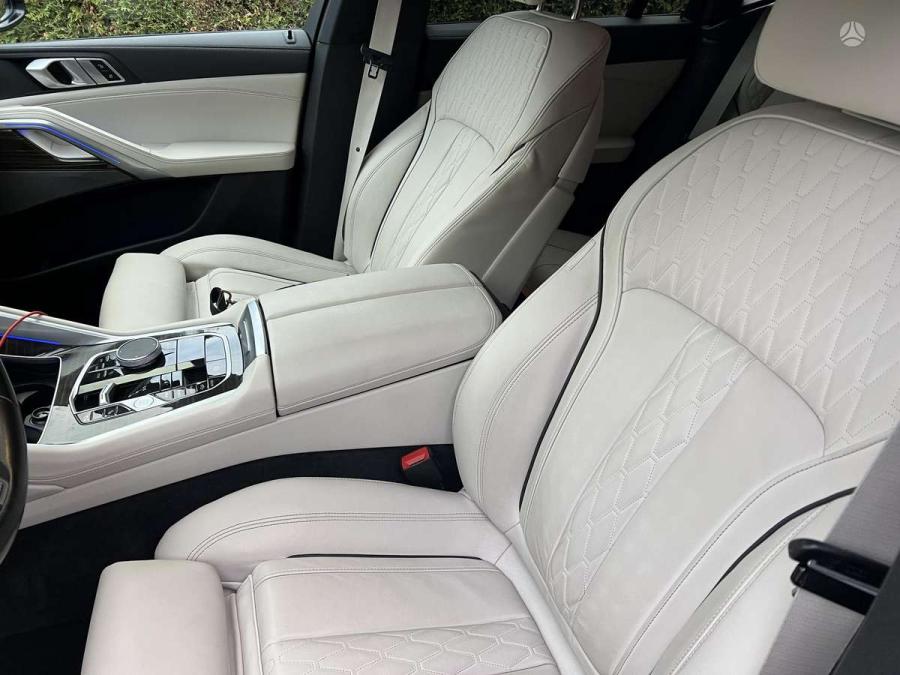 Black BMW X6 2023 in Vilnius, with an engine capacity of 3.00 L and mileage of 151 thousand km for 65000 €, photo 11 on AUTOMOTO.COM.LV