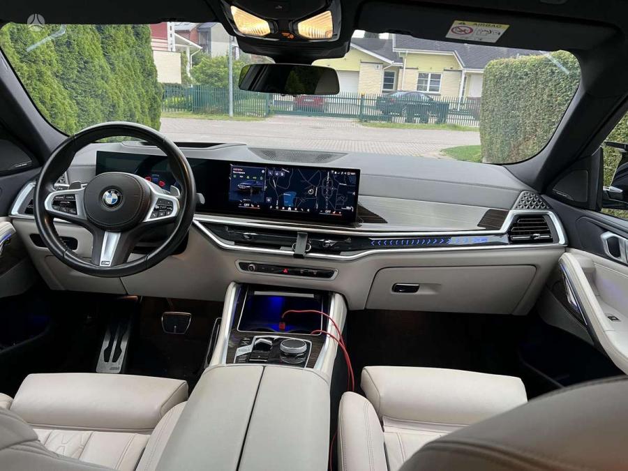 Black BMW X6 2023 in Vilnius, with an engine capacity of 3.00 L and mileage of 151 thousand km for 65000 €, photo 15 on AUTOMOTO.COM.LV
