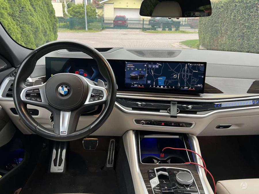 Black BMW X6 2023 in Vilnius, with an engine capacity of 3.00 L and mileage of 151 thousand km for 65000 €, photo 21 on AUTOMOTO.COM.LV