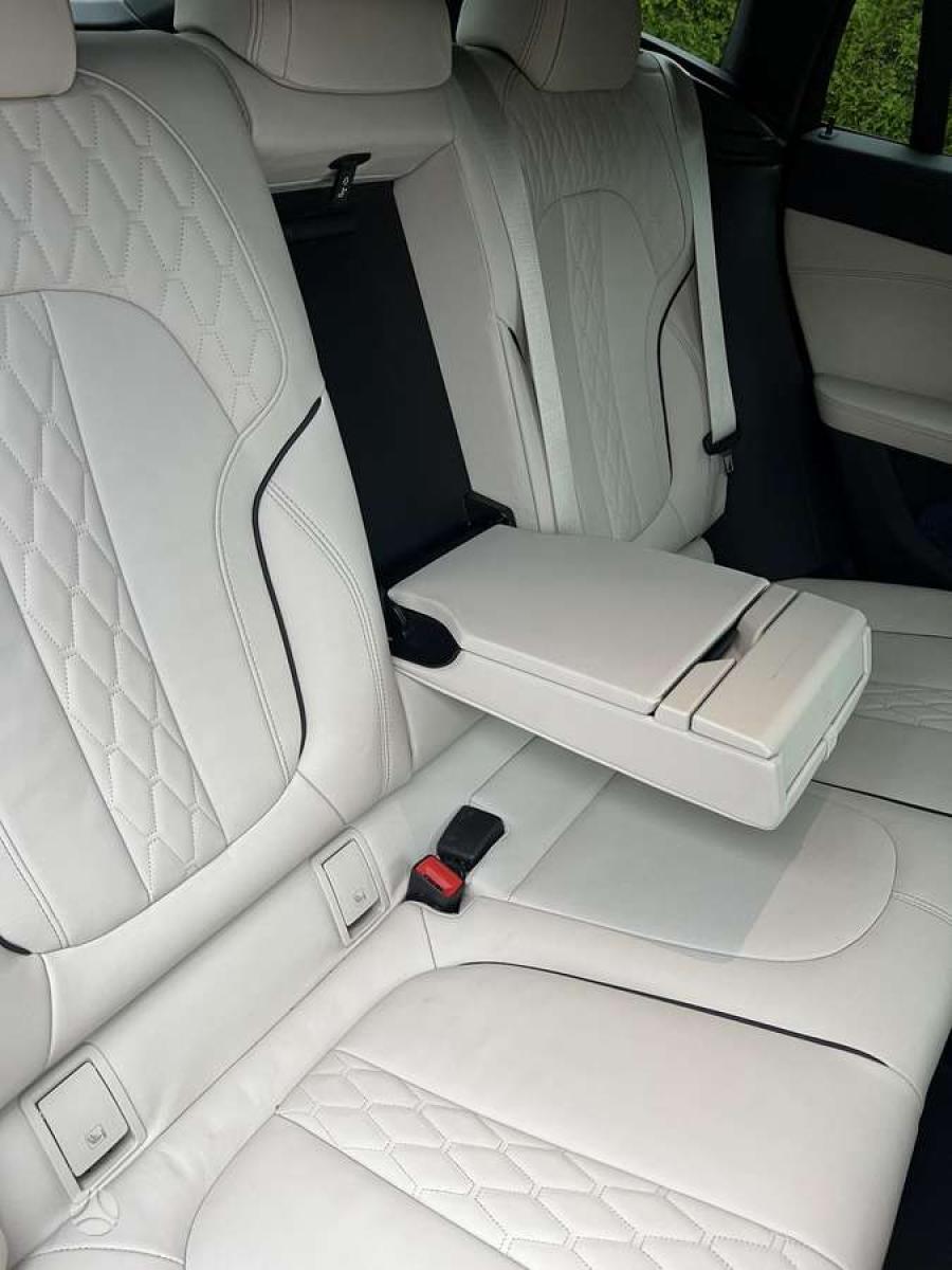 Black BMW X6 2023 in Vilnius, with an engine capacity of 3.00 L and mileage of 151 thousand km for 65000 €, photo 24 on AUTOMOTO.COM.LV