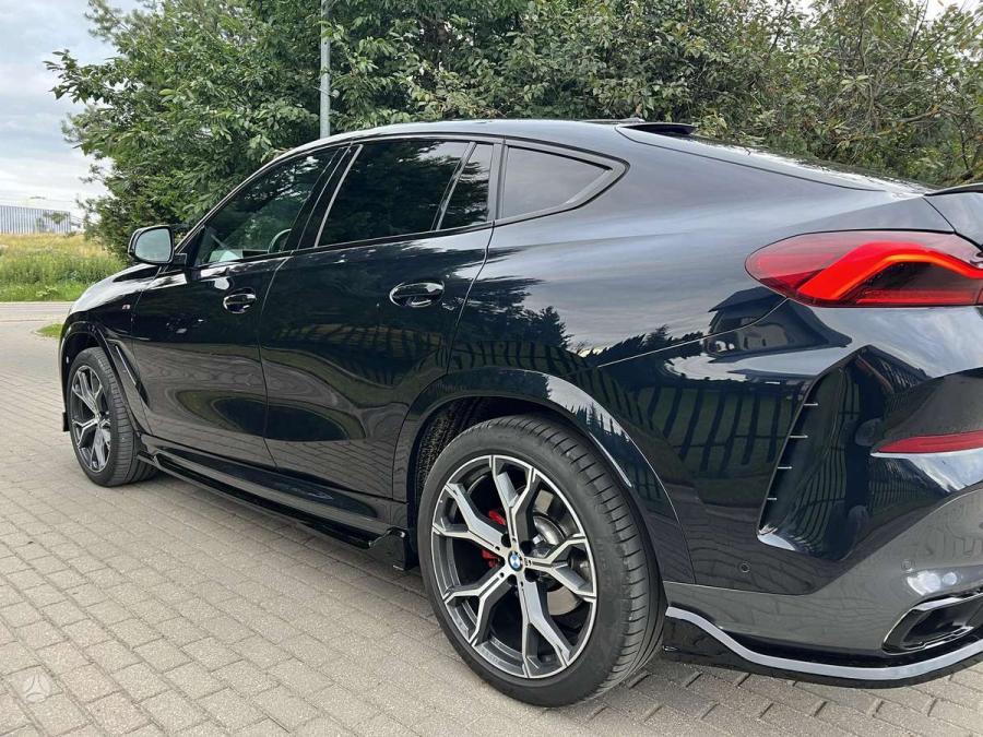 Black BMW X6 2023 in Vilnius, with an engine capacity of 3.00 L and mileage of 151 thousand km for 65000 €, photo 28 on AUTOMOTO.COM.LV