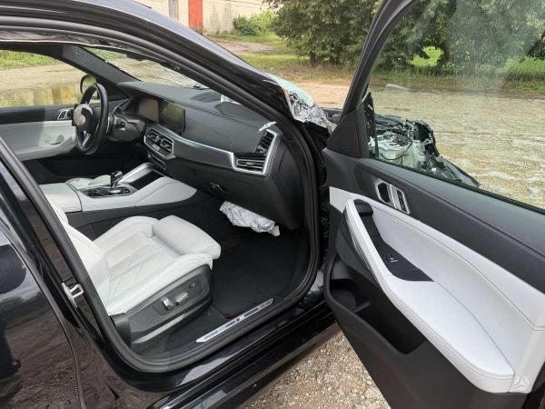 Melns BMW X6 2023 Kauņa, ar dzinēja tilpumu 3.00 L un nobraukumu 62 tūkst. km par 24400 €, foto 8 vietnē AUTOMOTO.COM.LV