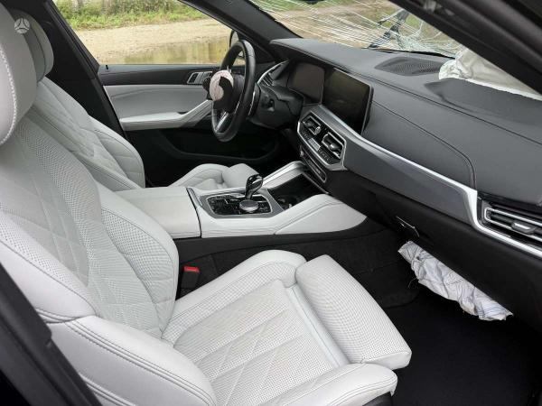 Melns BMW X6 2023 Kauņa, ar dzinēja tilpumu 3.00 L un nobraukumu 62 tūkst. km par 24400 €, foto 10 vietnē AUTOMOTO.COM.LV