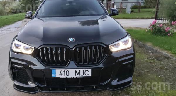 Black BMW X6 2023 in Riga, with an engine capacity of 3.00 L and mileage of 42 thousand km for 59640 €, photo 5 on AUTOMOTO.COM.LV