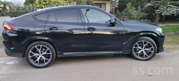 Black BMW X6 2023 in Riga, with an engine capacity of 3.00 L and mileage of 42 thousand km for 59640 €, photo 7 on AUTOMOTO.COM.LV