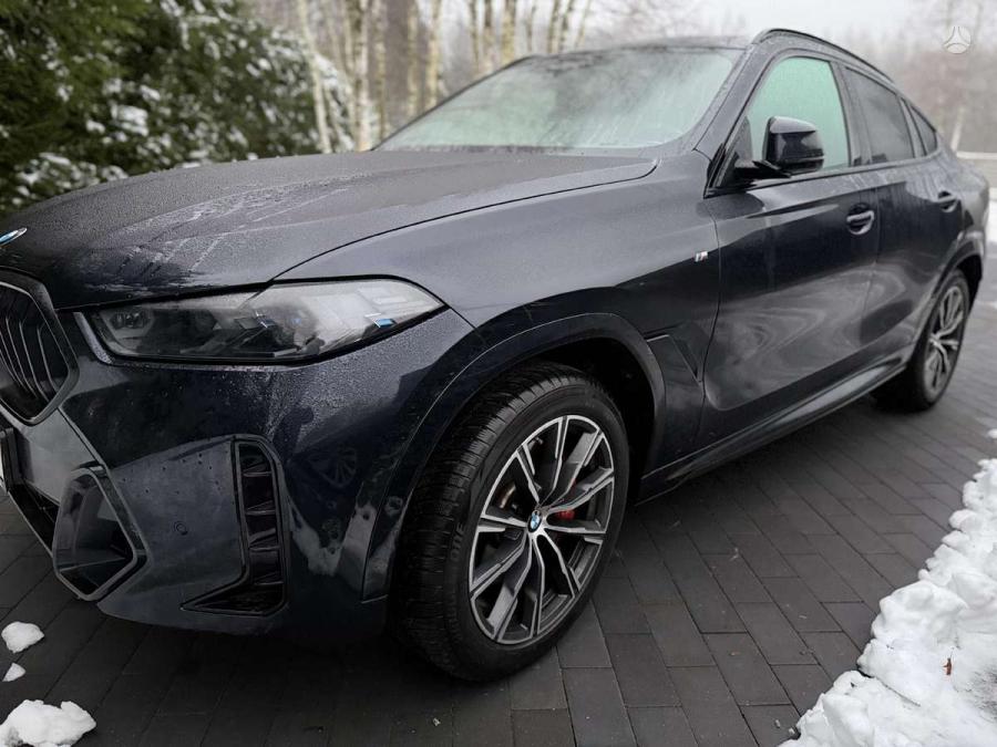 Black BMW X6 2024 in Kaunas, with an engine capacity of 2.99 L and mileage of 24 thousand km for 93500 €, photo 2 on AUTOMOTO.COM.LV