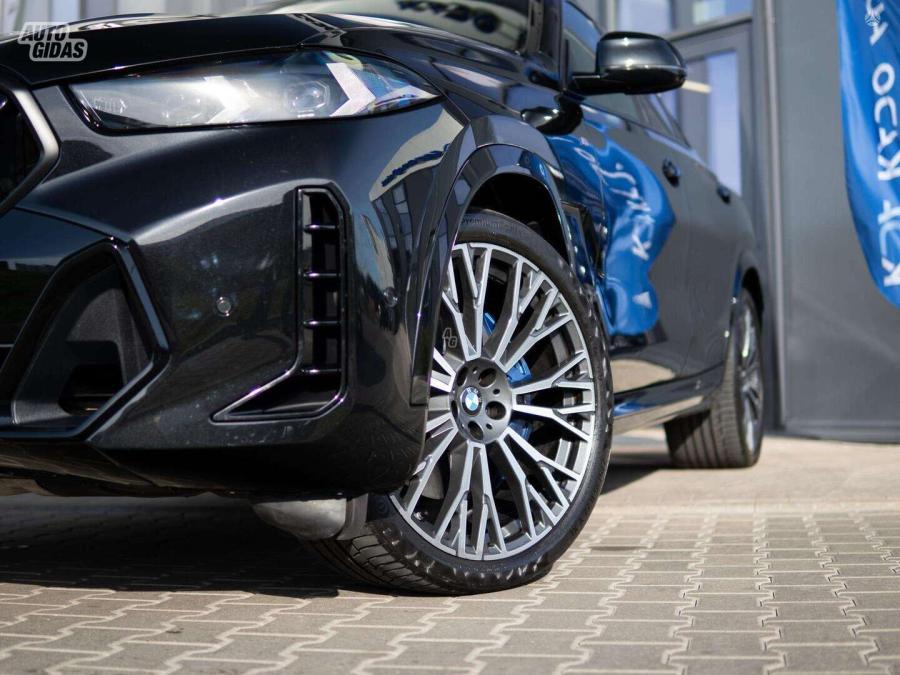Black BMW X6 2024 in Marijampole, with an engine capacity of 3.00 L and mileage of 28 thousand km for 79950 €, photo 7 on AUTOMOTO.COM.LV