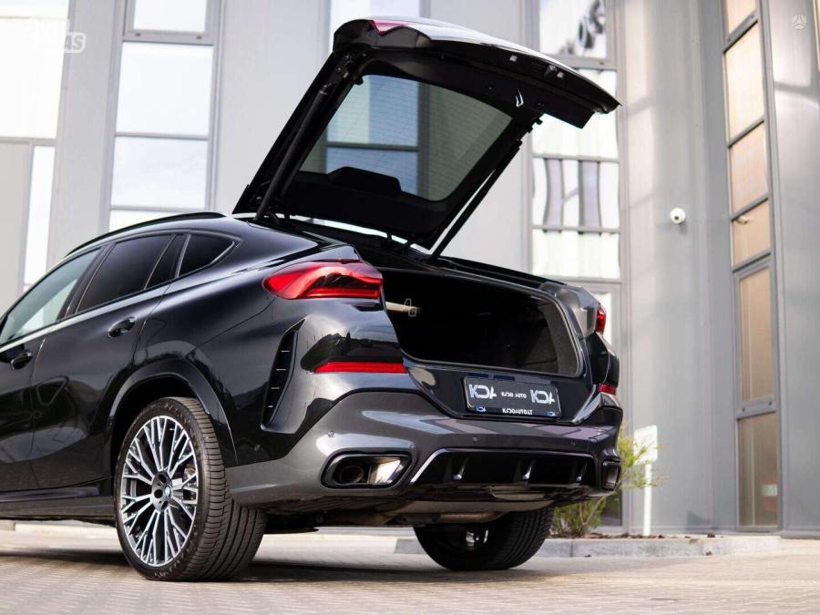 Black BMW X6 2024 in Marijampole, with an engine capacity of 3.00 L and mileage of 28 thousand km for 79950 €, photo 15 on AUTOMOTO.COM.LV