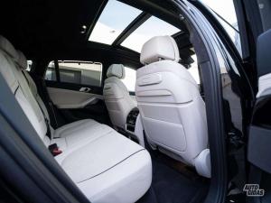 Black BMW X6 2024 in Marijampole, with an engine capacity of 3.00 L and mileage of 28 thousand km for 79950 €, photo 37 on AUTOMOTO.COM.LV
