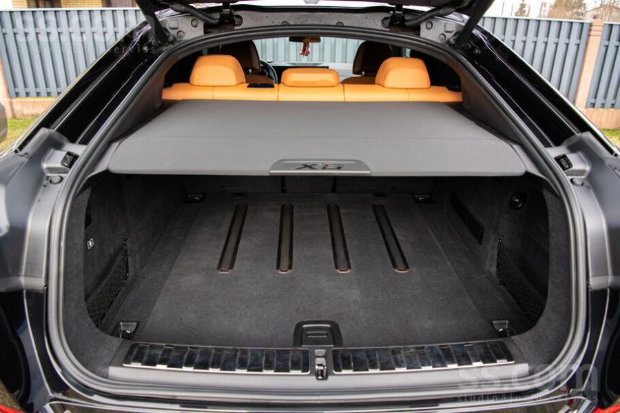 Black BMW X6 2024 in Liepaja, with an engine capacity of 3.00 L and mileage of 33 thousand km for 86900 €, photo 11 on AUTOMOTO.COM.LV