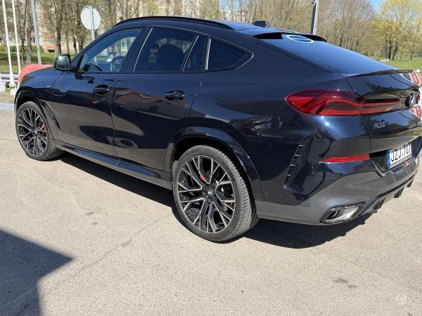Black BMW X6 2024 in Kazlu Ruda, with an engine capacity of 3.00 L and mileage of 31 thousand km for 89500 €, photo 2 on AUTOMOTO.COM.LV
