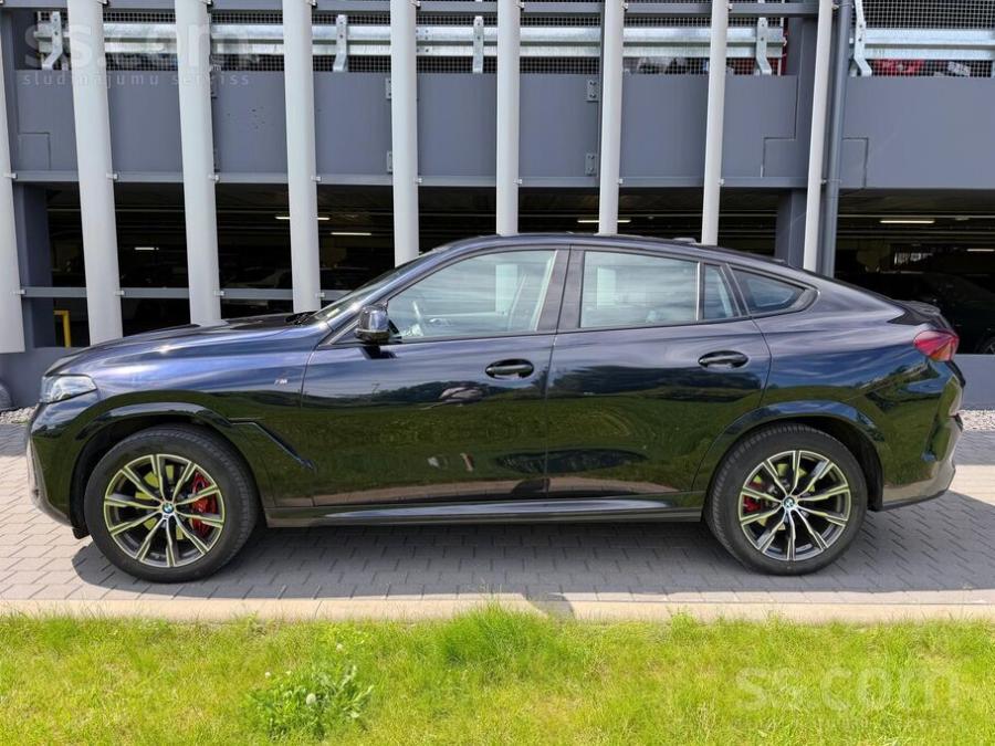 Черный БМВ Х6 2024 в Рига, объемом двигателя 3.00 л и пробегом 62 тыс. км за 65900 €, фото 1 на AUTOMOTO.COM.LV