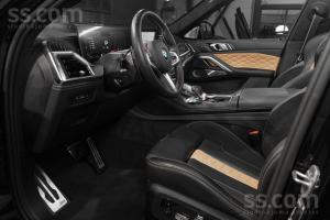 Black BMW X6 2024 in Riga, with an engine capacity of 4.40 L and mileage of 17 thousand km for 115000 €, photo 7 on AUTOMOTO.COM.LV