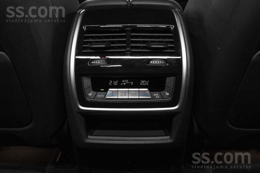 Black BMW X6 2024 in Riga, with an engine capacity of 4.40 L and mileage of 17 thousand km for 115000 €, photo 12 on AUTOMOTO.COM.LV