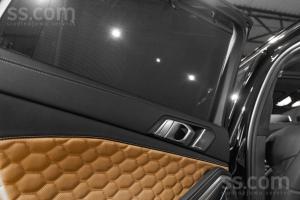 Black BMW X6 2024 in Riga, with an engine capacity of 4.40 L and mileage of 17 thousand km for 115000 €, photo 31 on AUTOMOTO.COM.LV