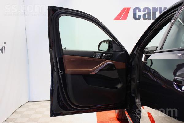 Black BMW X6 2024 in Riga, with an engine capacity of 3.00 L and mileage of 64 thousand km for 68500 €, photo 7 on AUTOMOTO.COM.LV