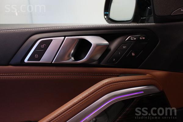 Black BMW X6 2024 in Riga, with an engine capacity of 3.00 L and mileage of 64 thousand km for 68500 €, photo 9 on AUTOMOTO.COM.LV