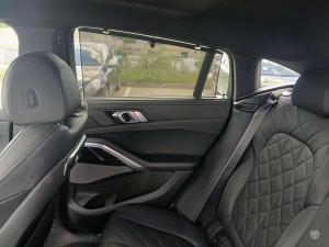 Black BMW X6 2024 in Vilnius, with an engine capacity of 2.99 L and mileage of 66 thousand km for 81615 €, photo 9 on AUTOMOTO.COM.LV