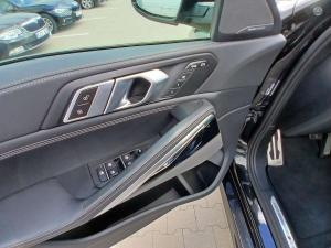 Black BMW X6 2024 in Vilnius, with an engine capacity of 2.99 L and mileage of 66 thousand km for 81615 €, photo 13 on AUTOMOTO.COM.LV