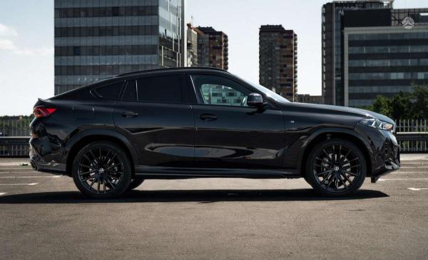 Melns BMW X6 2025 Viļņa, ar dzinēja tilpumu 2.99 L un nobraukumu 26 tūkst. km par 74500 €, foto 2 vietnē AUTOMOTO.COM.LV