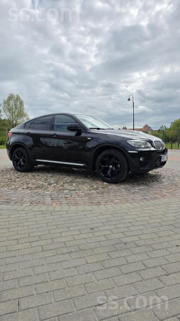Melns BMW X6 2013 Bauska, ar dzinēja tilpumu 4.00 L un nobraukumu 270 tūkst. km par 19500 €, foto 2 vietnē AUTOMOTO.COM.LV