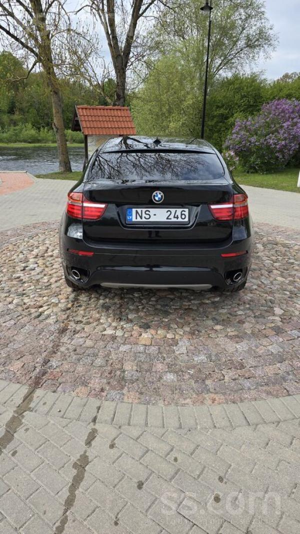 Melns BMW X6 2013 Bauska, ar dzinēja tilpumu 4.00 L un nobraukumu 270 tūkst. km par 19500 €, foto 4 vietnē AUTOMOTO.COM.LV
