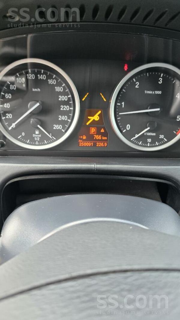 Melns BMW X6 2013 Bauska, ar dzinēja tilpumu 4.00 L un nobraukumu 270 tūkst. km par 19500 €, foto 8 vietnē AUTOMOTO.COM.LV