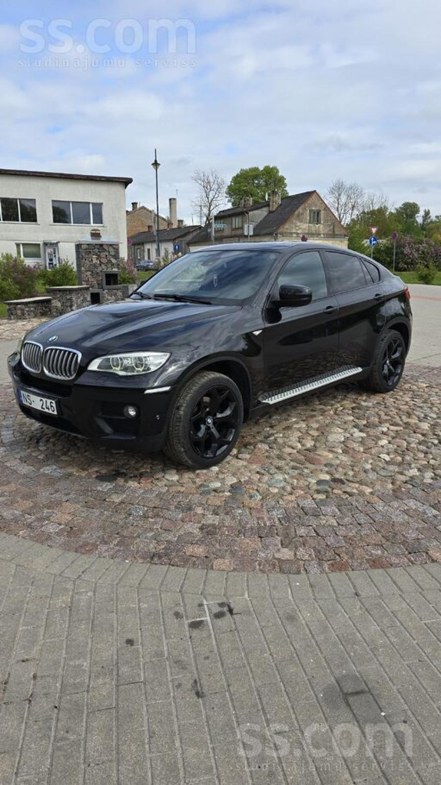 Melns BMW X6 2013 Bauska, ar dzinēja tilpumu 4.00 L un nobraukumu 270 tūkst. km par 19500 €, foto 1 vietnē AUTOMOTO.COM.LV