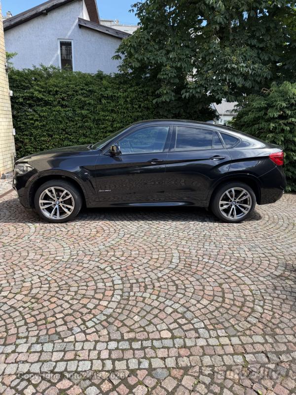Black BMW X6 2015 in Riga, with an engine capacity of 3.00 L and mileage of 283 thousand km for 22000 €, photo 4 on AUTOMOTO.COM.LV