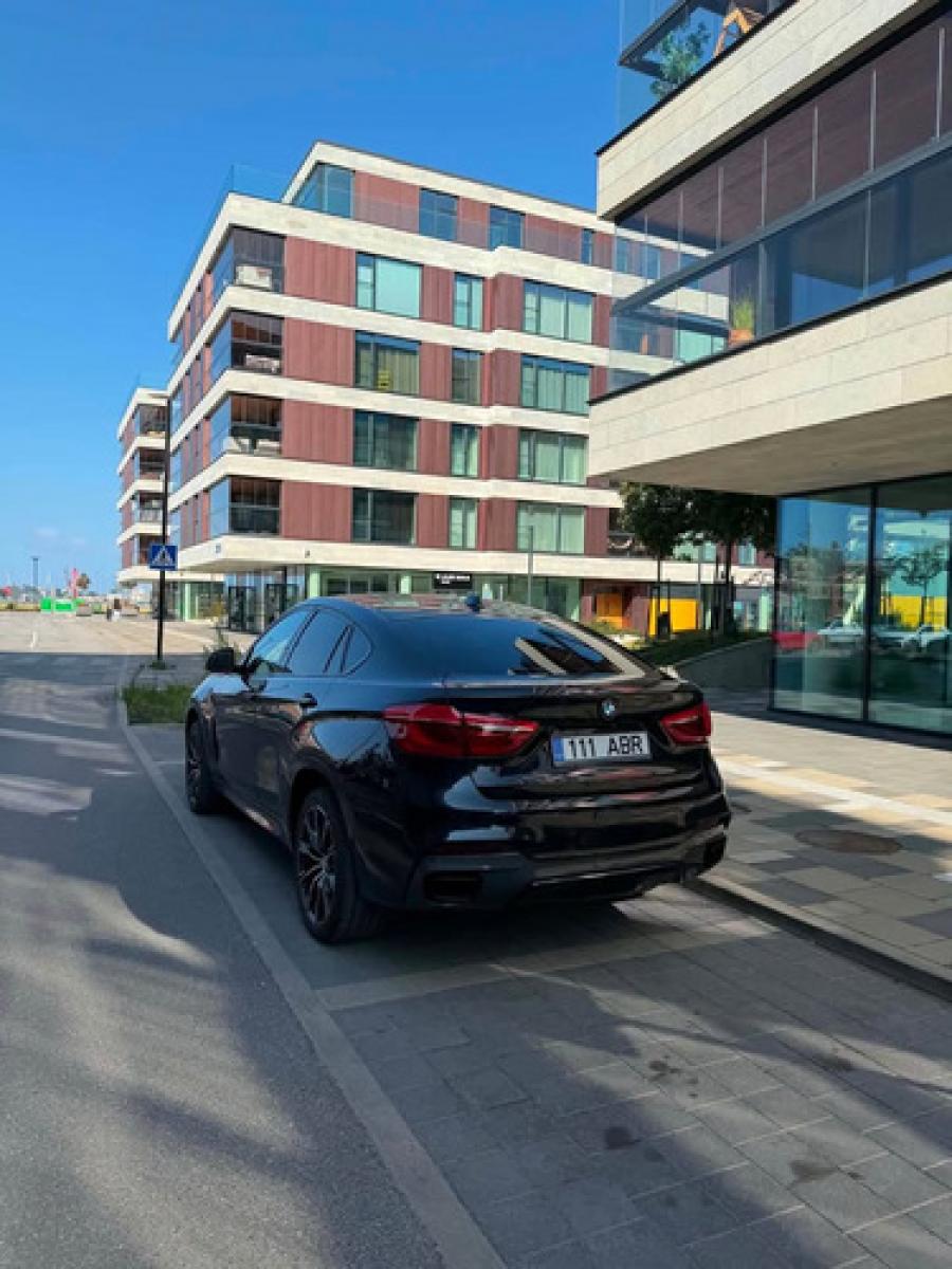Melns BMW X6 2015 Tallina, ar dzinēja tilpumu 3.00 L un nobraukumu 200 tūkst. km par 22500 €, foto 3 vietnē AUTOMOTO.COM.LV