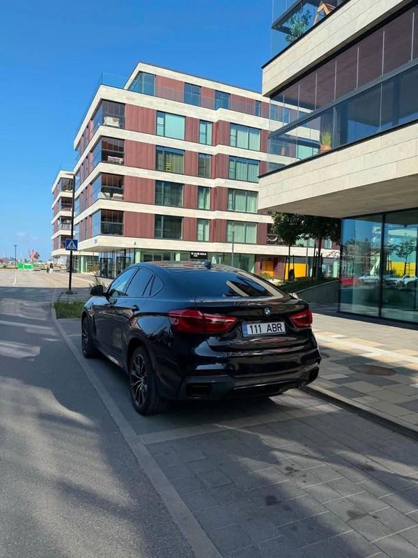 BMW X6 2015 Tallina vietnē Melns BMW X6 2015 Tallina, ar dzinēja tilpumu 3.00 L un nobraukumu 200 tūkst. km par 22500 €, foto 9 vietnē AUTOMOTO.COM.LV