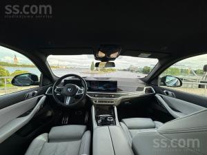 Blue BMW X6 2024 in Riga, with an engine capacity of 3.00 L and mileage of 45 thousand km for 66500 €, photo 21 on AUTOMOTO.COM.LV