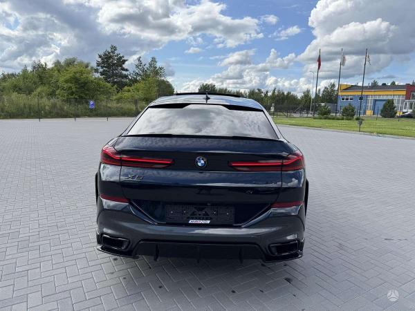 Blue BMW X6 2021 in Telschi, with an engine capacity of 2.99 L and mileage of 181 thousand km for 50500 €, photo 5 on AUTOMOTO.COM.LV