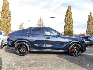 Zils BMW X6 2024 Viļņa, ar dzinēja tilpumu 2.99 L un nobraukumu 21 tūkst. km par 79898 €, foto 2 vietnē AUTOMOTO.COM.LV