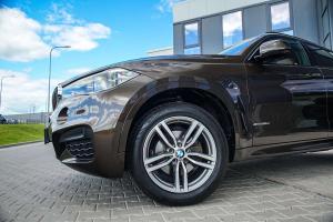 Brown BMW X6 2016 in Kaunas, with an engine capacity of 3.00 L and mileage of 144 thousand km for 27450 €, photo 7 on AUTOMOTO.COM.LV