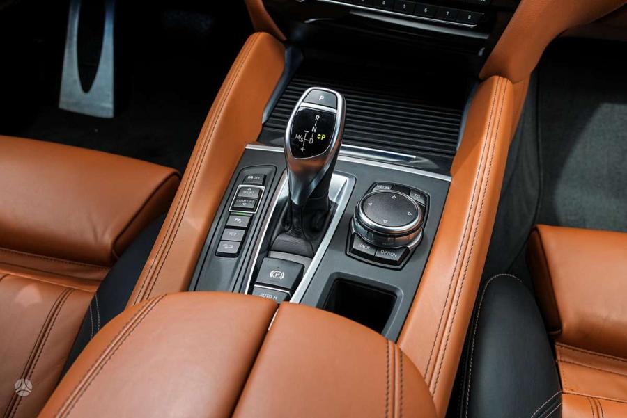 Brown BMW X6 2016 in Kaunas, with an engine capacity of 3.00 L and mileage of 144 thousand km for 27450 €, photo 21 on AUTOMOTO.COM.LV