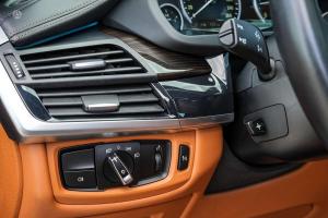 Brown BMW X6 2016 in Kaunas, with an engine capacity of 3.00 L and mileage of 144 thousand km for 27450 €, photo 31 on AUTOMOTO.COM.LV
