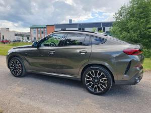 Brūns BMW X6 2025 Prienai, ar dzinēja tilpumu 3.00 L un nobraukumu 16 tūkst. km par 82500 €, foto 9 vietnē AUTOMOTO.COM.LV