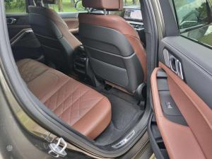 Brūns BMW X6 2025 Prienai, ar dzinēja tilpumu 3.00 L un nobraukumu 16 tūkst. km par 82500 €, foto 17 vietnē AUTOMOTO.COM.LV