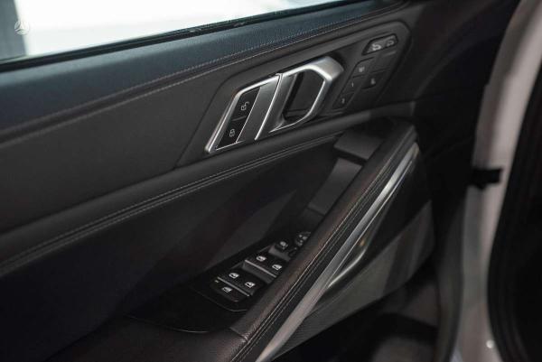 BMW X6 2021 in Kaunas, with an engine capacity of 3.00 L and mileage of 121 thousand km for 52976 €, photo 11 on AUTOMOTO.COM.LV