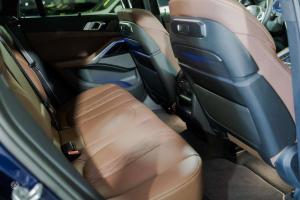BMW X6 2023 in Vilnius, with an engine capacity of 4.40 L and mileage of 18 thousand km for 89771 €, photo 36 on AUTOMOTO.COM.LV